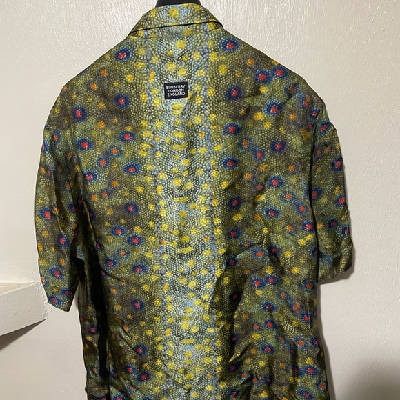 Burberry -Graphic Appliqué Fish-scale Print